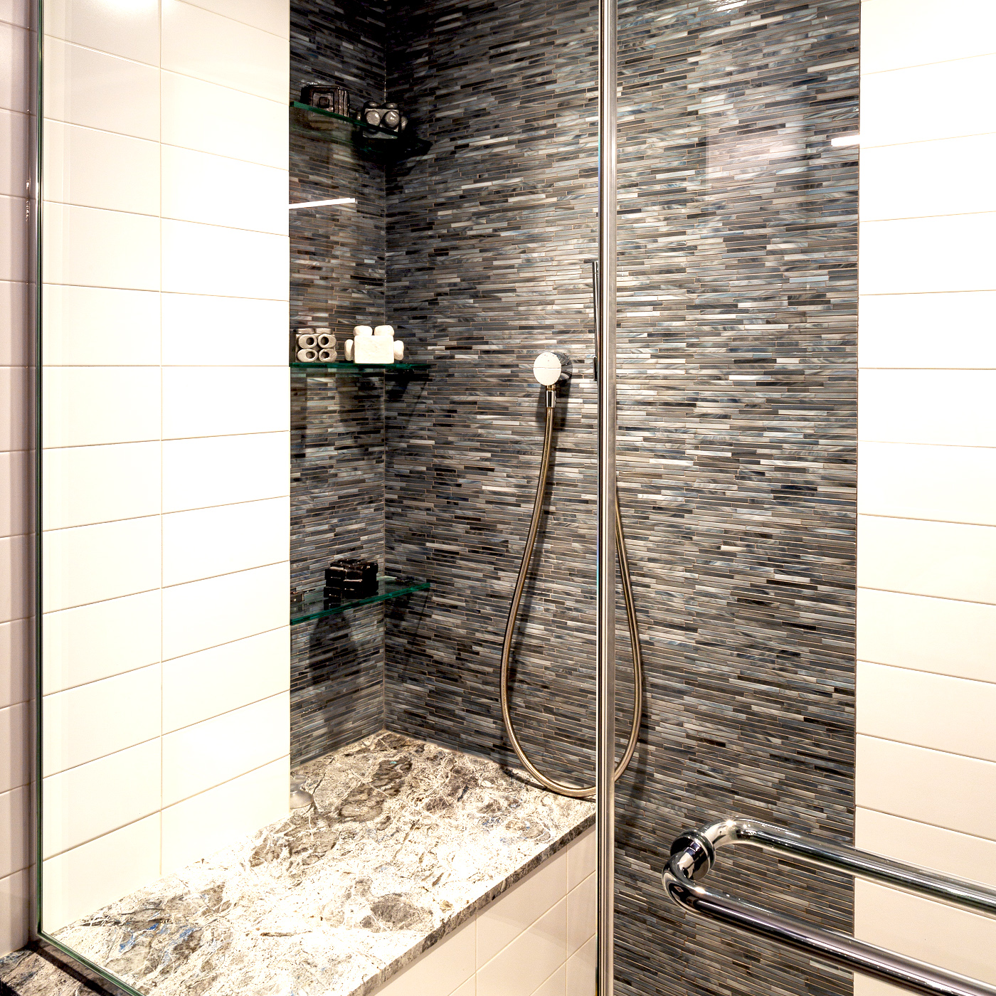 Gold Coast High-Rise Guest Bath - Vesta